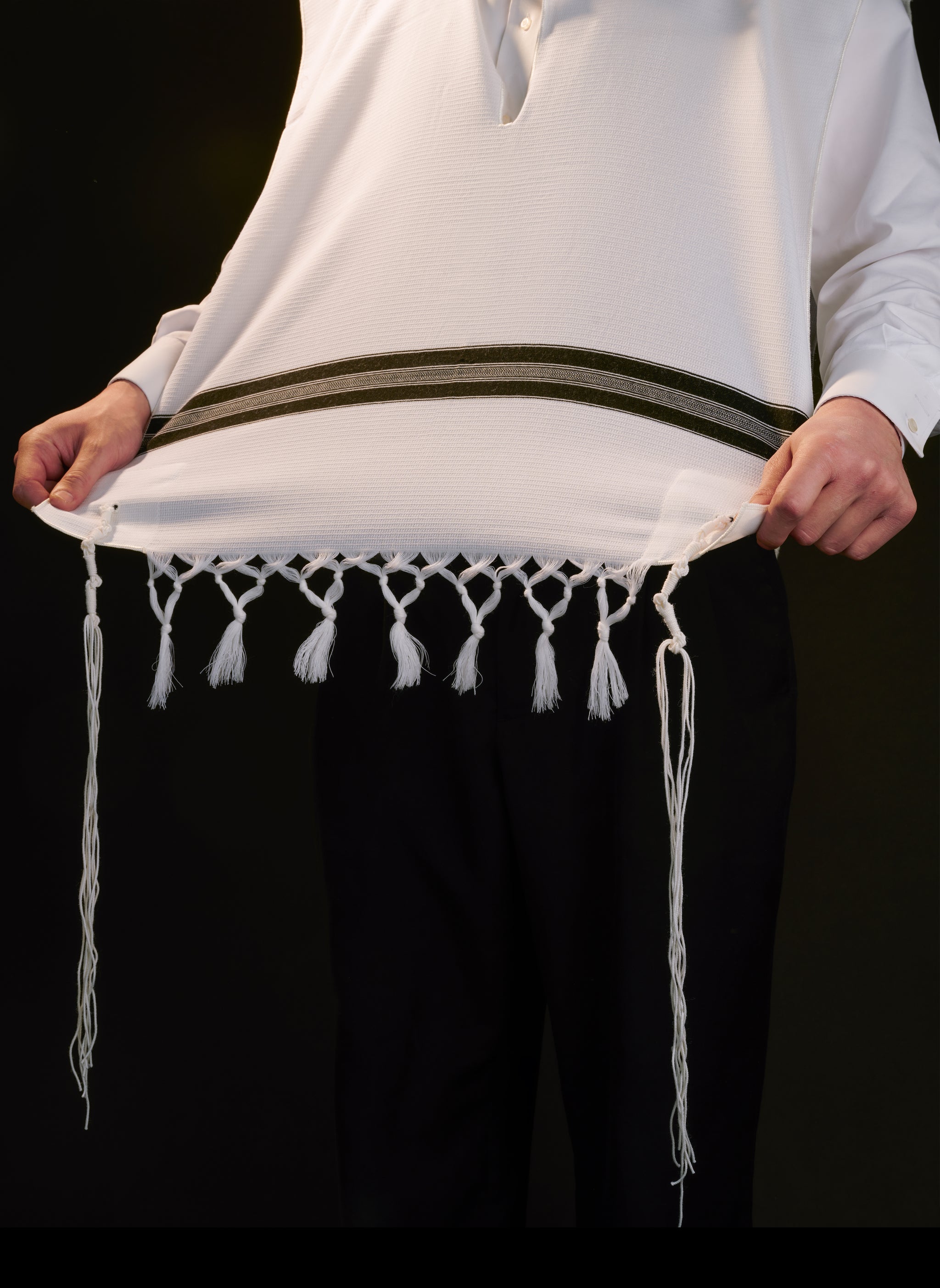 Wool Adult 2 Hole Keshiras Ashkenaz Tzitzis - Textured + Double Fringe
